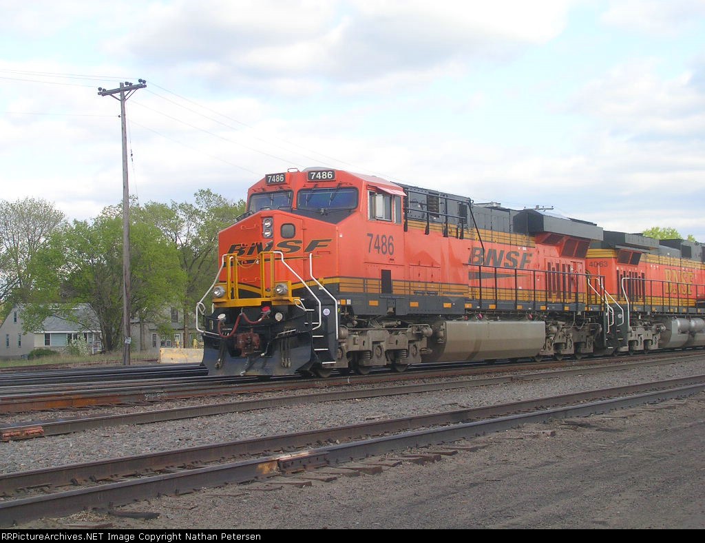 BNSF 7486